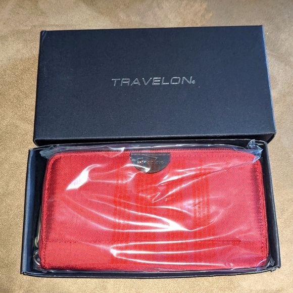 Travelon | Bags | New Travelon Rfid Blocking Wallet | Poshmark